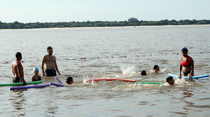 Enseñanza de natación en el río, otra propuesta para el verano – Diario ...
