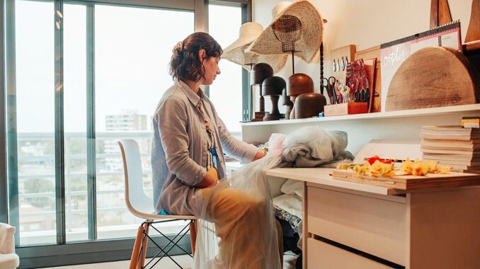 Paty Teske, la sanducera que diseñó el vestido y tapado que hoy lucirá ...