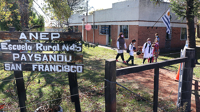 Varias escuelas rurales comenzaron con clases diarias en todo el ...