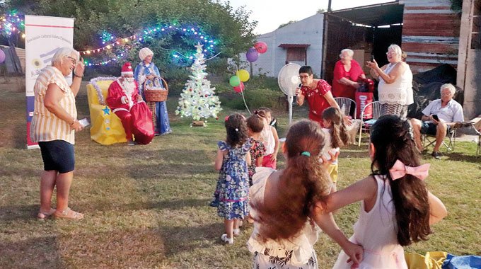 Died Maroz visitó a la Asociación Eslava para celebrar la Navidad ...