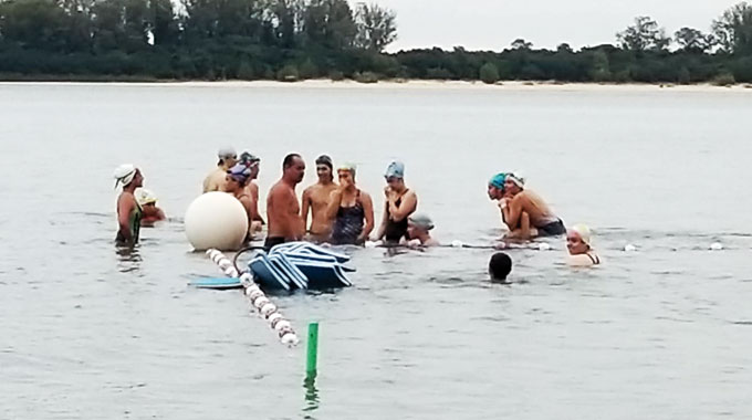 Comenzó la temporada de natación en el río – Diario El Telégrafo