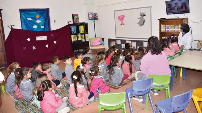 Escuela 2 inauguró sala de lectura – Diario El Telégrafo