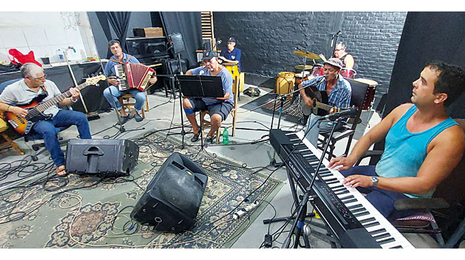 La Selecta presenta “Simplemente… música” – Diario El Telégrafo