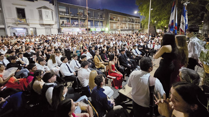 Liceo 1: ceremonia de egresados – Diario El Telégrafo