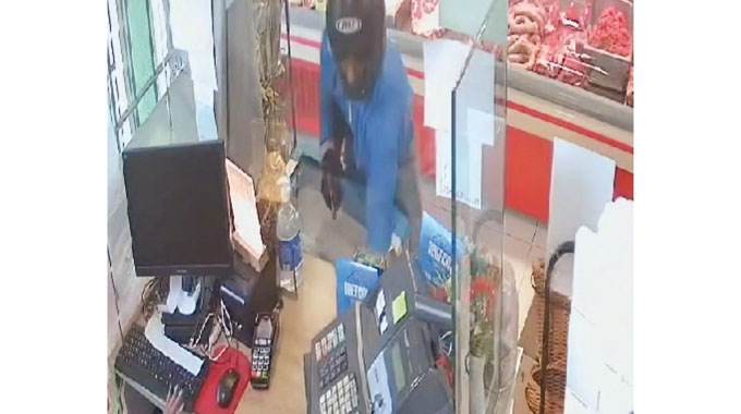 A punta de revólver, un delincuente asaltó carnicería en plena mañana ...