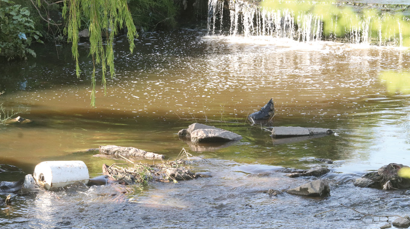 Contratarán a residentes de la costanera para limpiar el Sacra – Diario ...